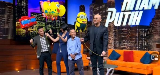 Penjual Balon Lulusan S2 yang Jadi Viral Hingga Masuk Acara TV | IDWS.ID